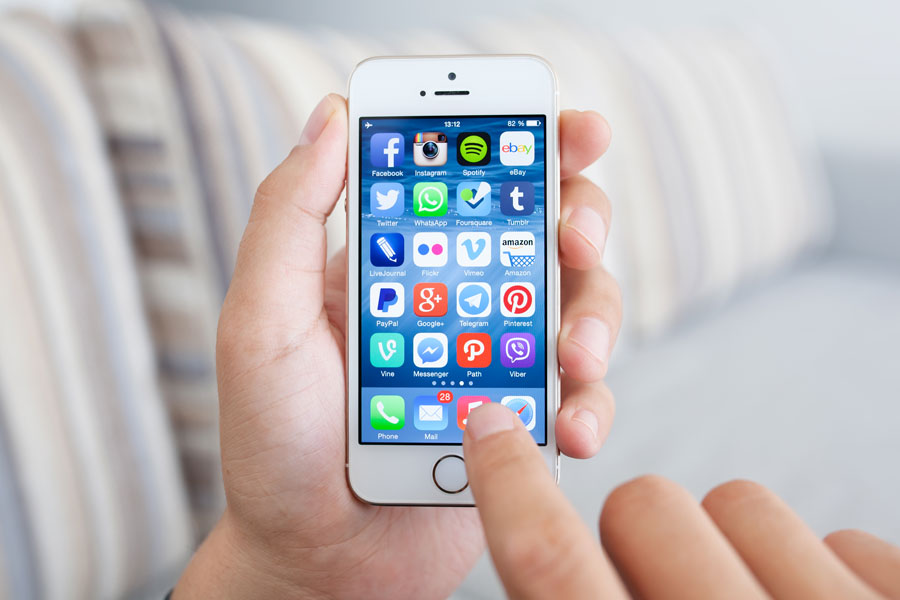 Britons are Addicted to their Smart Phones - MGT Design